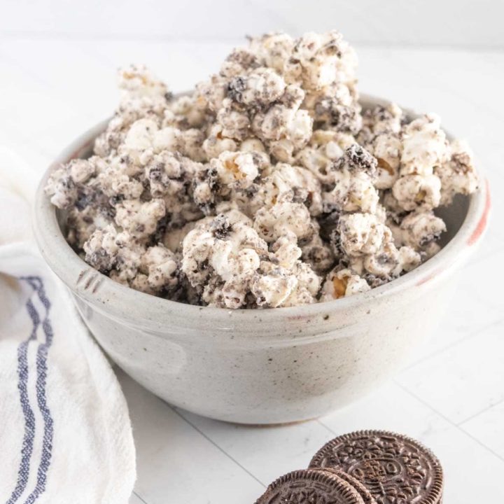 (3 Ingredient) Oreo Popcorn - Happy Snackcidents