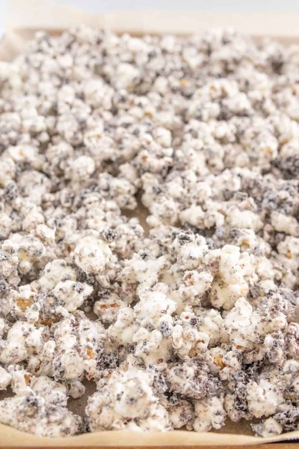 (3 Ingredient) Oreo Popcorn - Happy Snackcidents