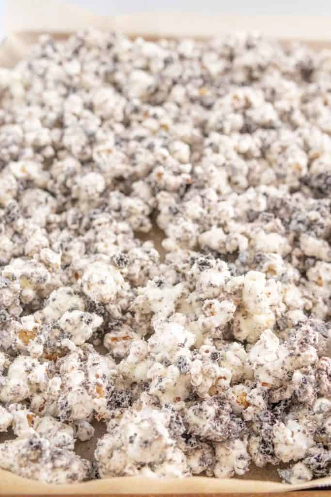 (3 Ingredient) Oreo Popcorn - Happy Snackcidents